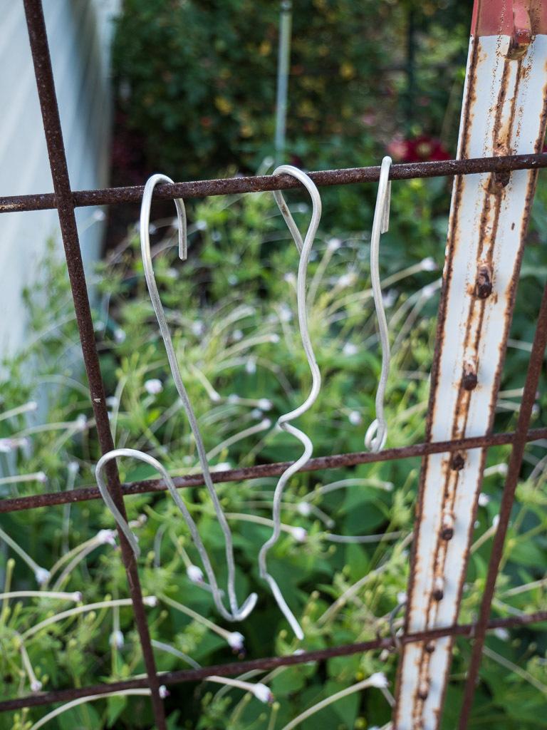 Staking plants with Aluminum wire in the Gardening Ideas forum - Garden.org