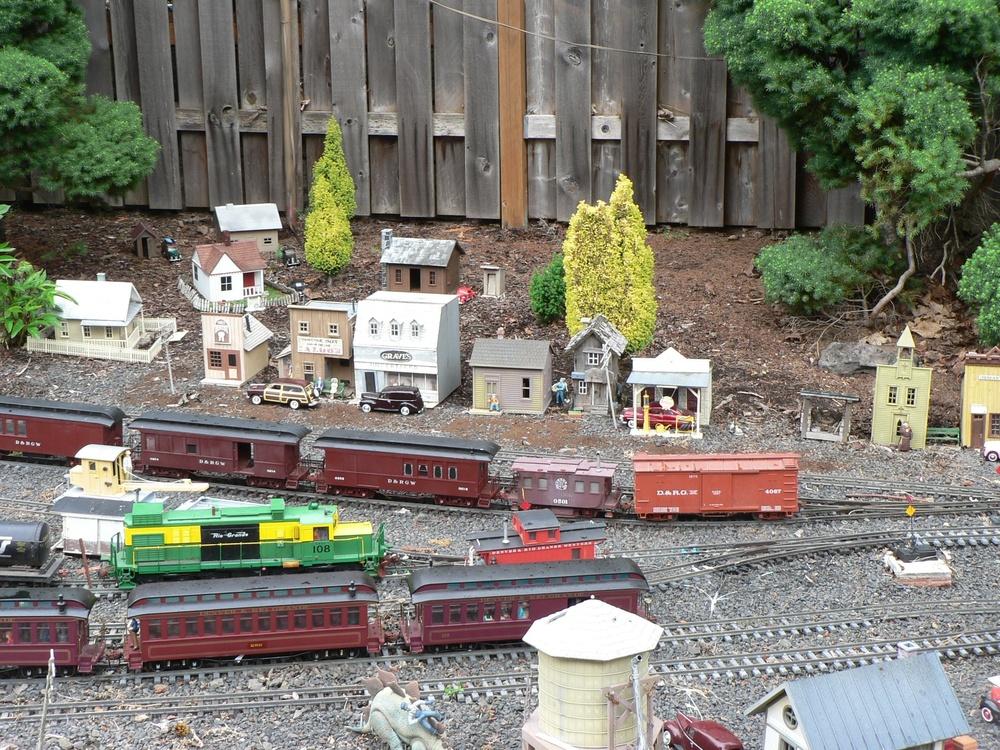 Mini plants in scale for model HO garden railroad and pics from tour in ...